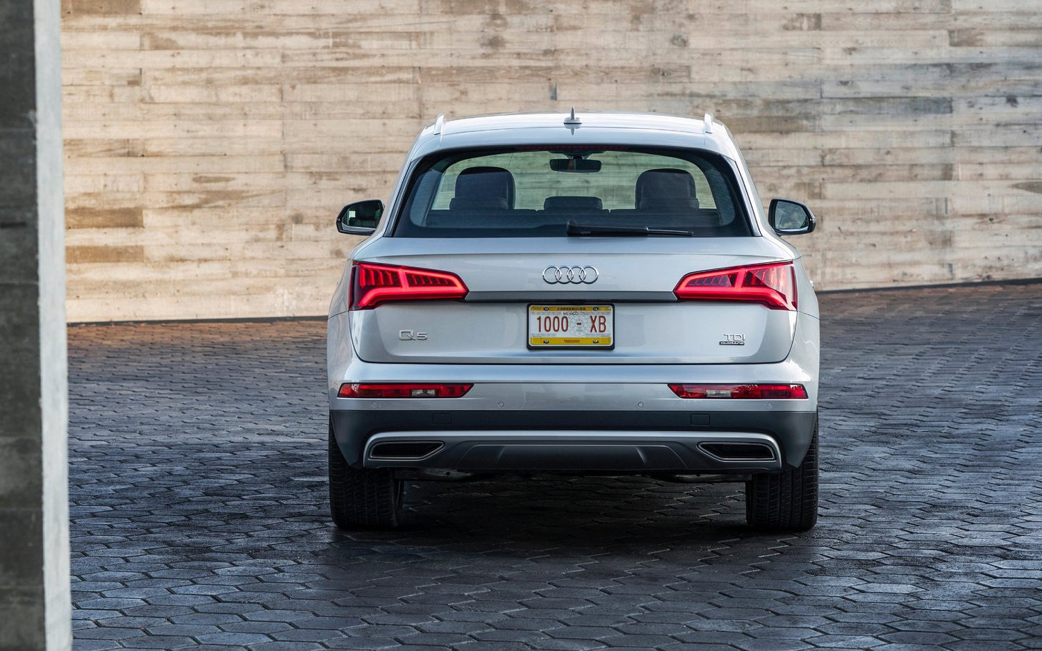 Comparison - Audi Q5 SUV 2017 - vs - Audi Q3 SUV 2017 | SUV Drive